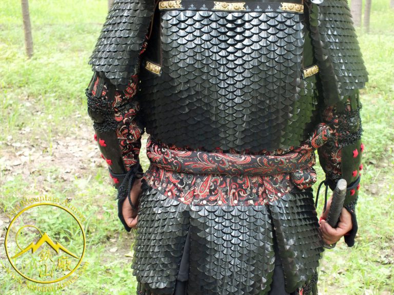 Dragon Scale Samurai Armor Yoroi - Geisha's Blade 芸者の刃