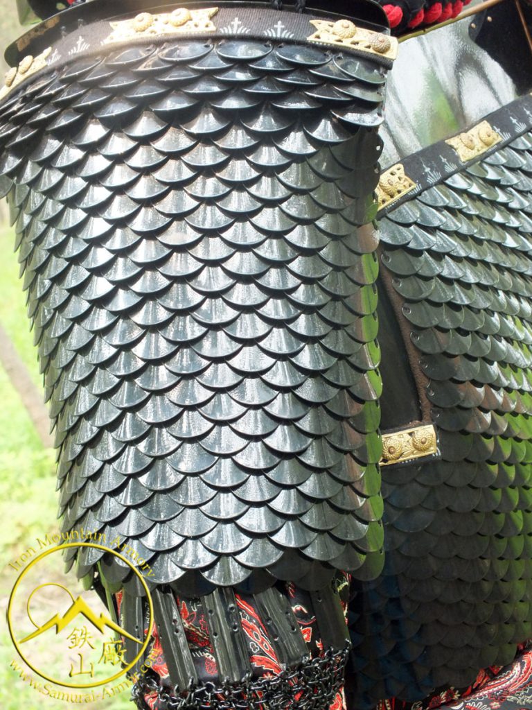Dragon Scale Samurai Armor Yoroi - Geisha's Blade 芸者の刃