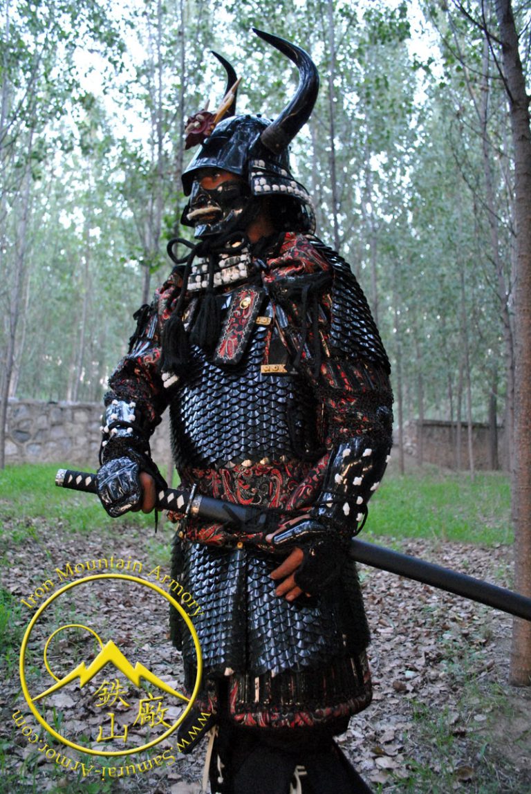 Dragon Scale Samurai Armor Yoroi - Geisha's Blade 芸者の刃
